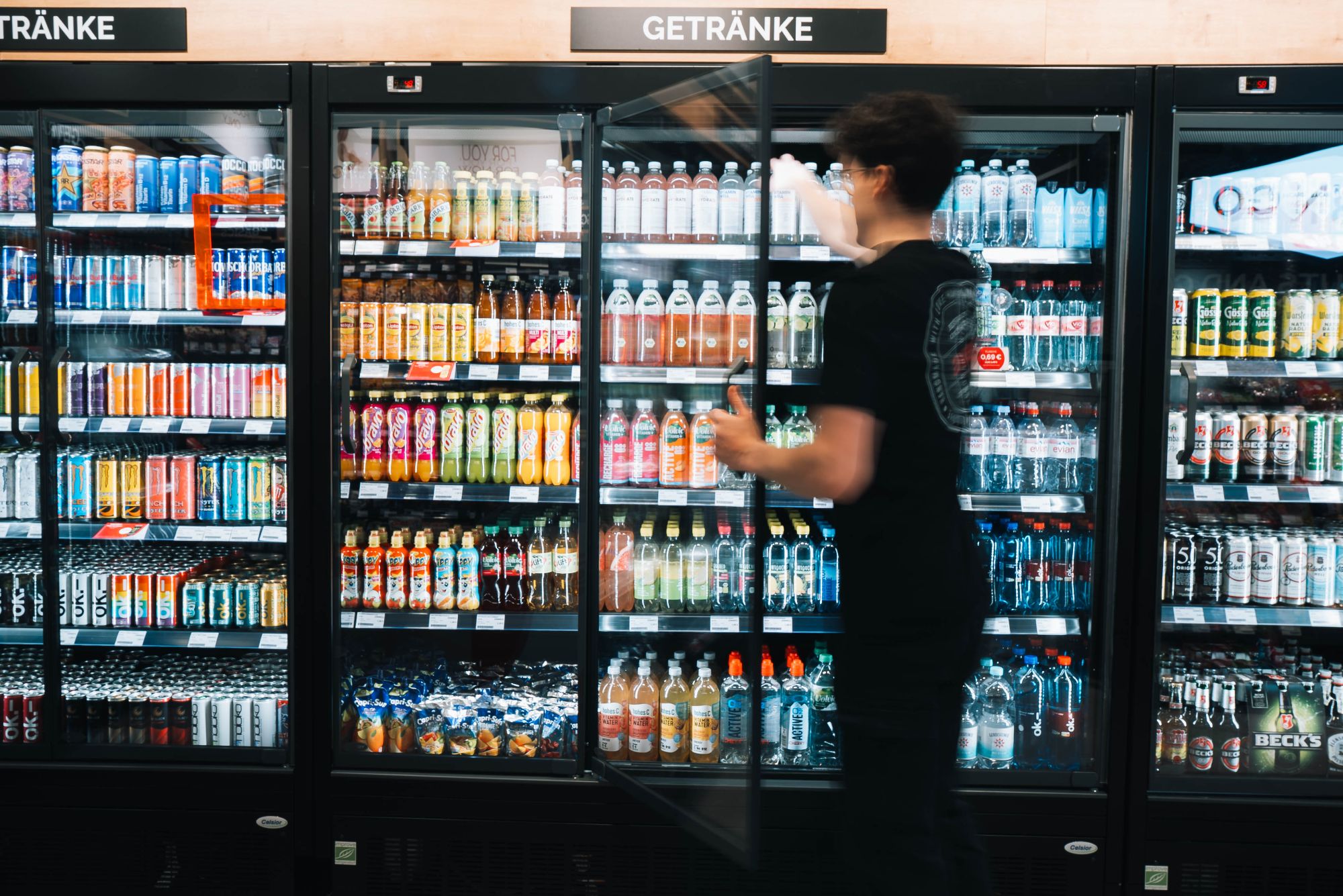 avec store opens in Hamburg: Valora sets new standards for convenience ...